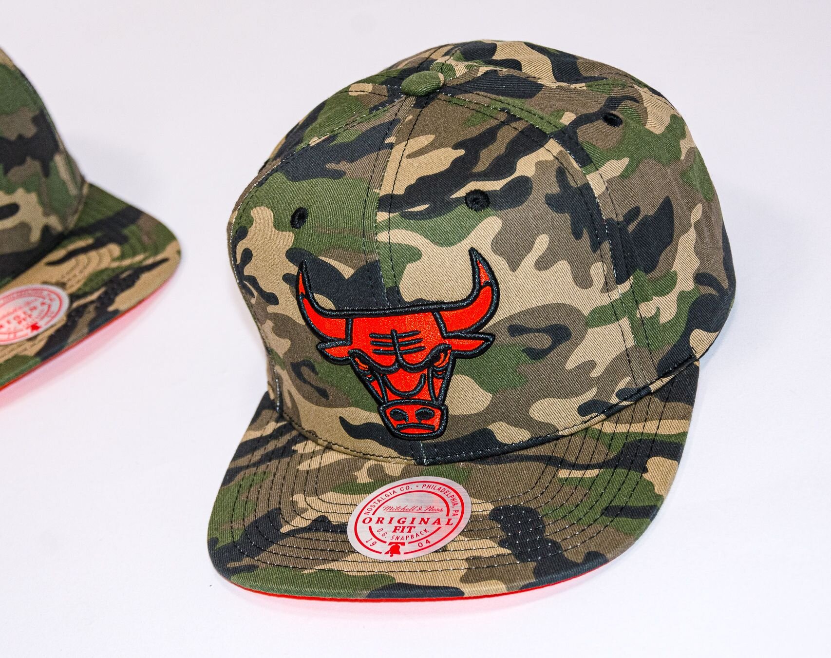 Kšiltovka Mitchell & Ness NEON CAMO POP SNAPBACK Chicago Bulls Camo ...